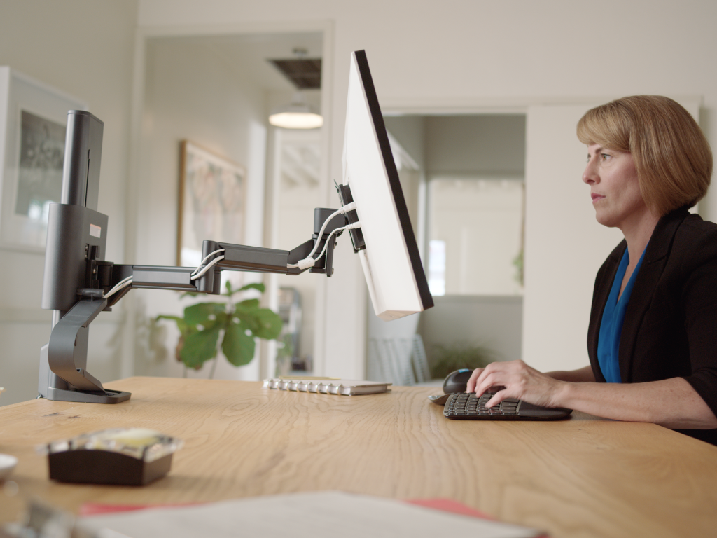 iF Design - TRACE Monitor Mount - A new work experience