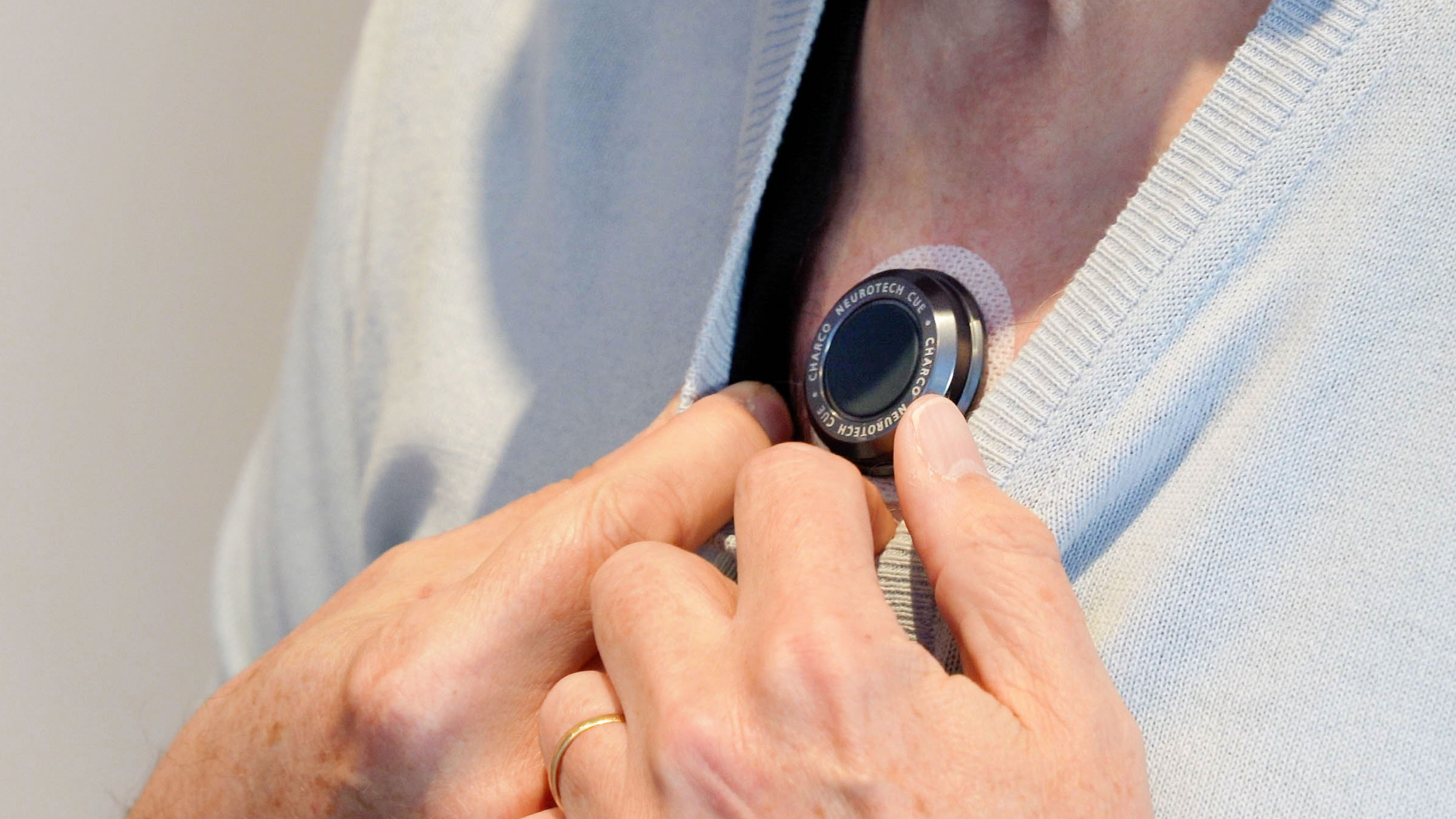 iF Design - CUE1 - A device for Parkinson's