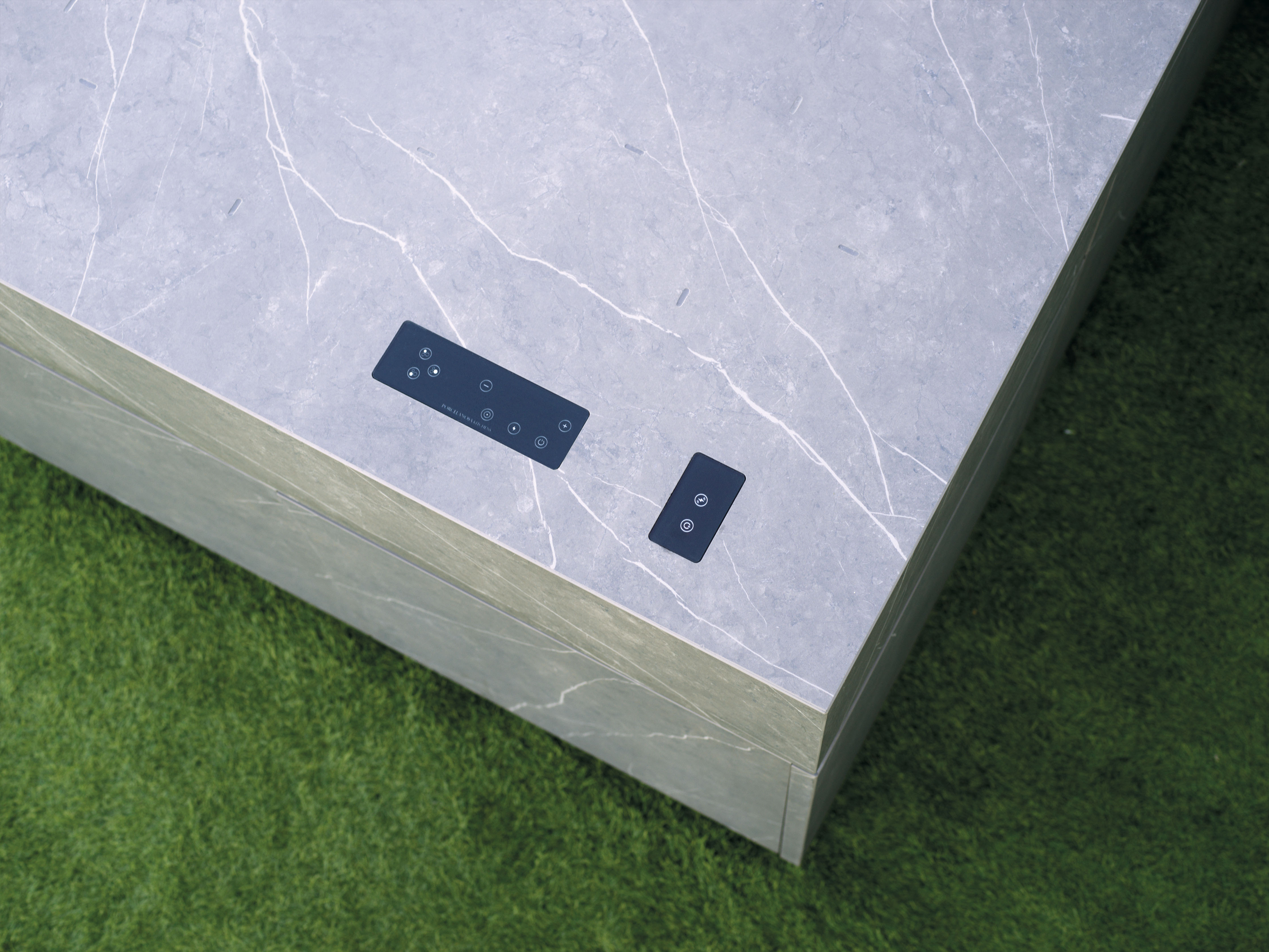 iF Design - Invisible cooktop with dual inductive technology