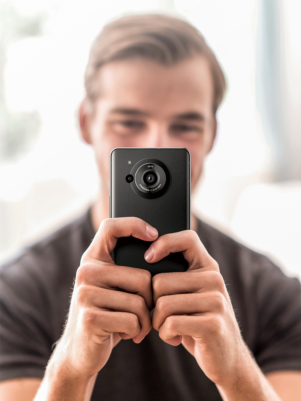 iF Design - SHARP AQUOS R7